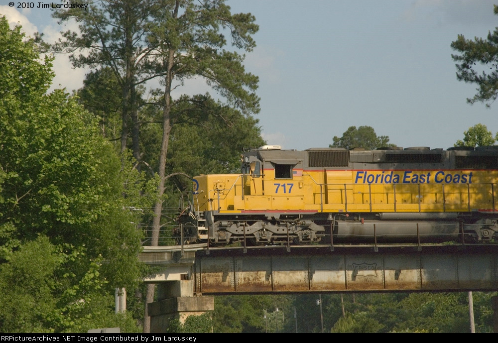 FEC 717 uses the Rte 41 Bridge as a switching lead